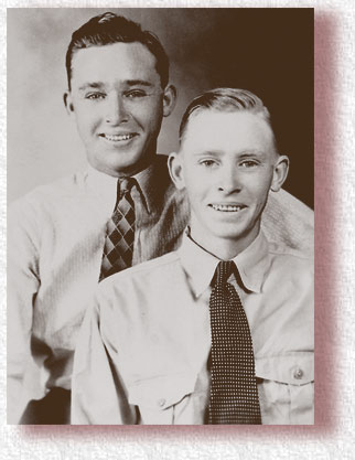 Paratrooper Lester Taylor en boek battle at Best